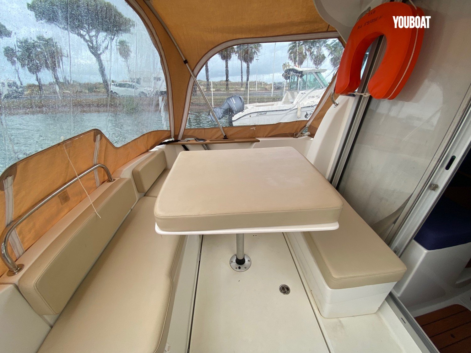 Vente Beneteau Antares 750 HB occasion - Bateau à Moteur avec Cabine à PORT CAMARGUE , France ...