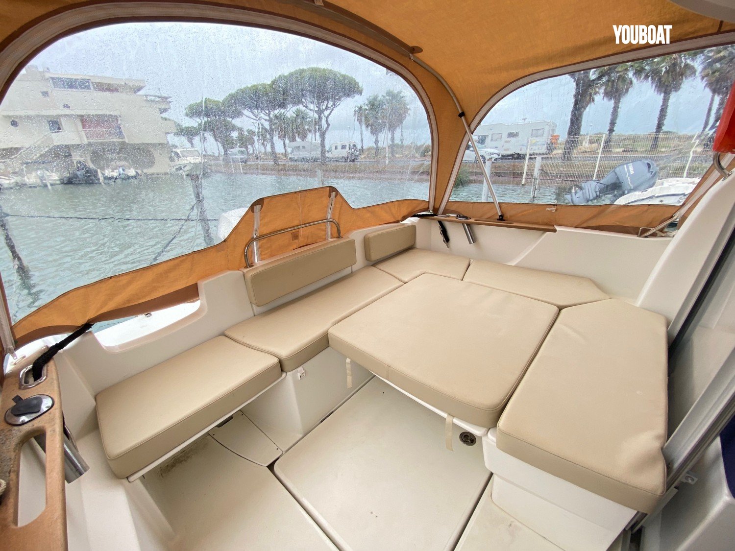 Vente Beneteau Antares 750 HB occasion - Bateau à Moteur avec Cabine à PORT CAMARGUE , France ...