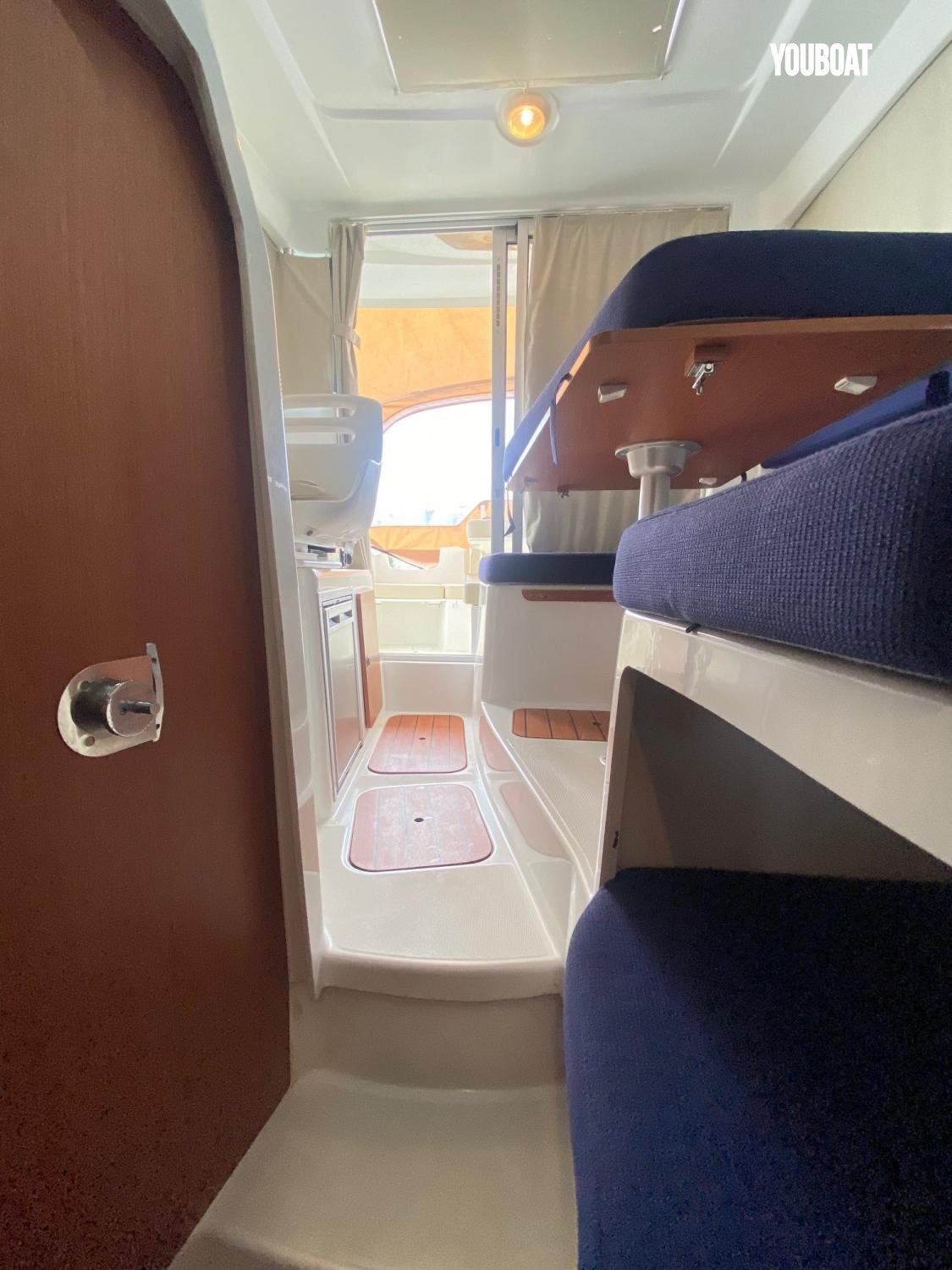 Vente Beneteau Antares 750 HB occasion - Bateau à Moteur avec Cabine à PORT CAMARGUE , France ...