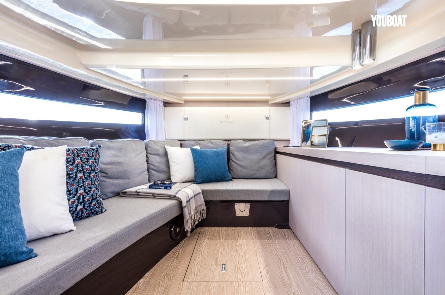 Vente Invictus 320 GT neuf - Bateau à Moteur avec Cabine à 06210 - LA ...