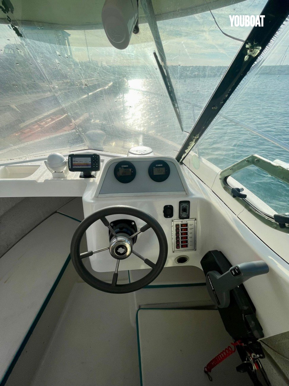 Vente Quicksilver 620 Pilothouse occasion - Bateau à Moteur avec Cabine ...
